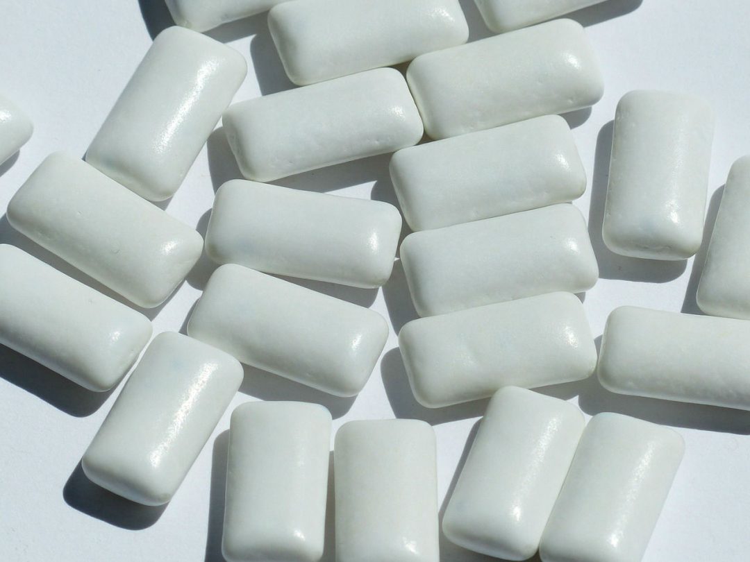 Cómo afectan los chicles y caramelos a tus dientes
